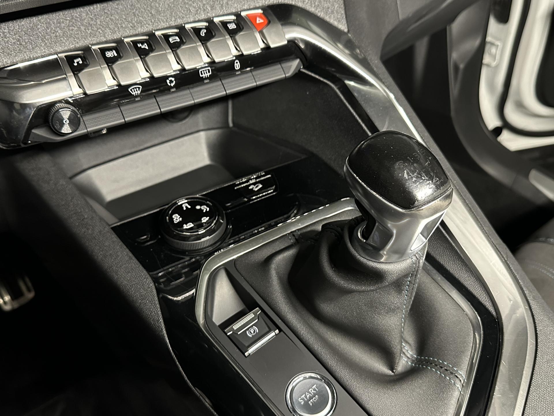 GARAGE GERARD - PEUGEOT-3008-3008 1.2i PURETECH 130 CROSSWAY ATTELAGE ...